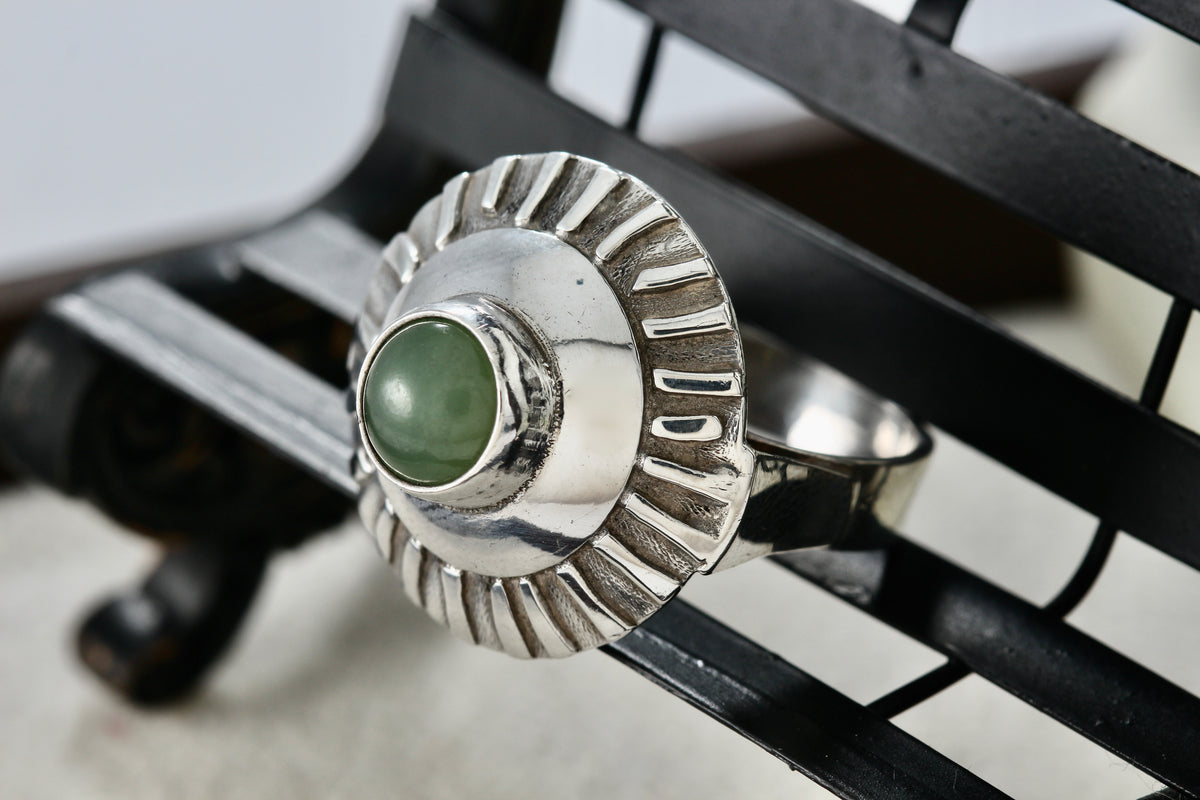 RVT Navajo Native American Vintage Silver Green Jade Bead Round Shield ...